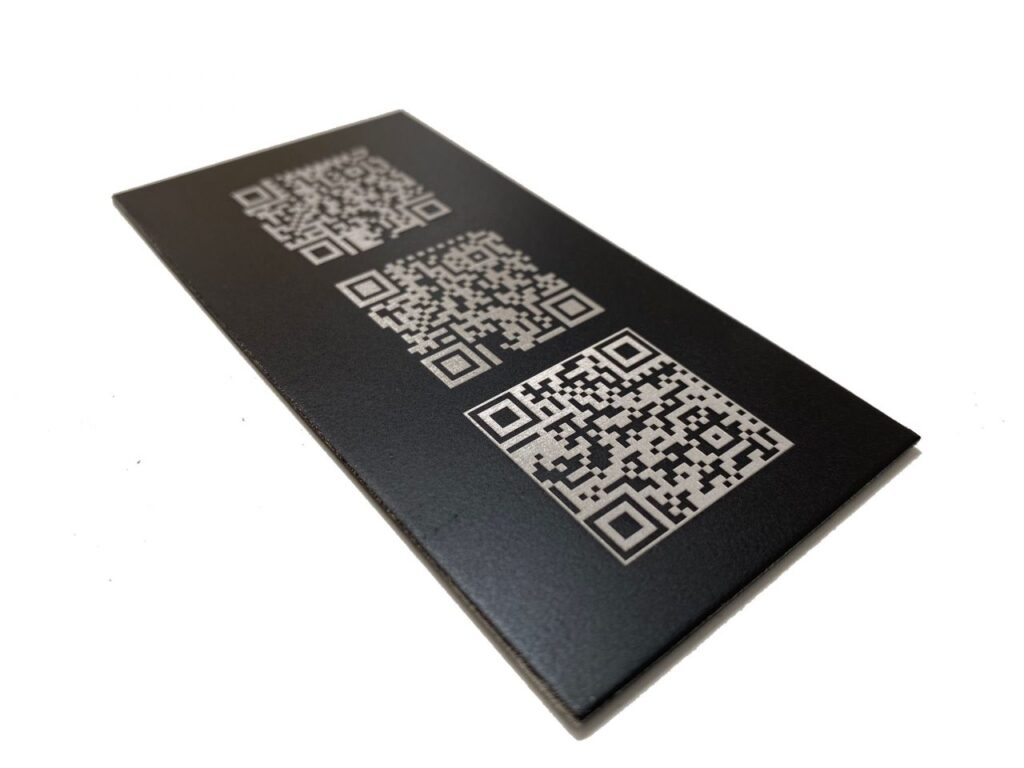 Guía completa: Cómo funciona el grabado láser de códigos QR